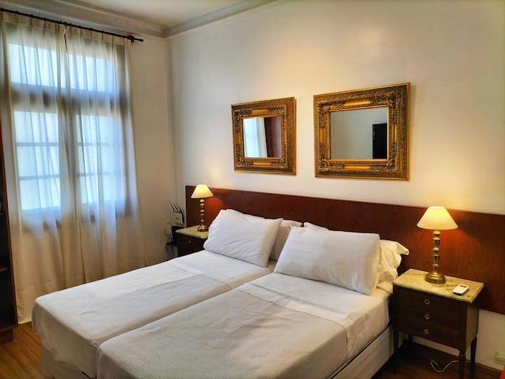 Arquitectura Parisina A Metros Del Teatro Colón - Buenos Aires