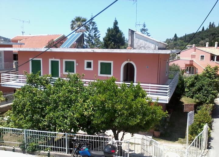 Στούντιο A3 με θέα,  δίπλα στη θάλασσα.  Parking. - Kassiopi