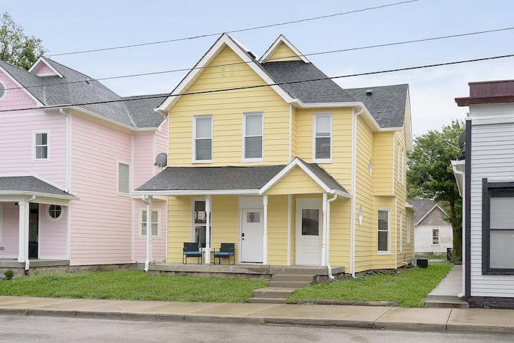 Gorgeous 4 Br Remodel - Close To Everything! - Indianapolis