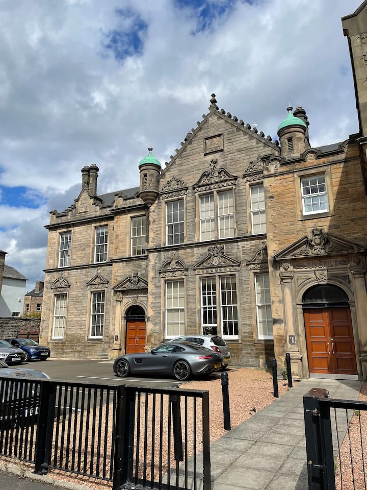 Stunning 1 Bedroom Home With A View - Edinburgh