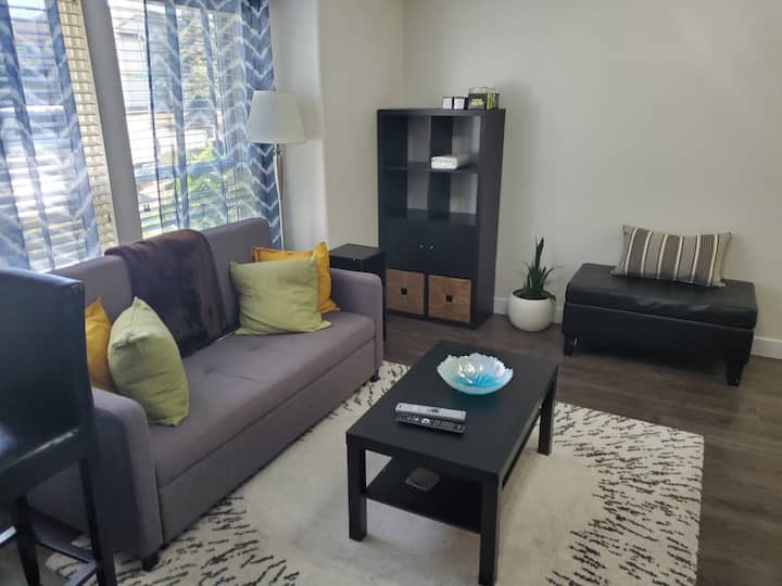 Adorable 1 Bedroom With Full Bathroom And Patio. - Langley