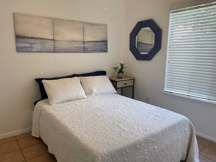 Cozy Convenient Townhome - Houston, TX