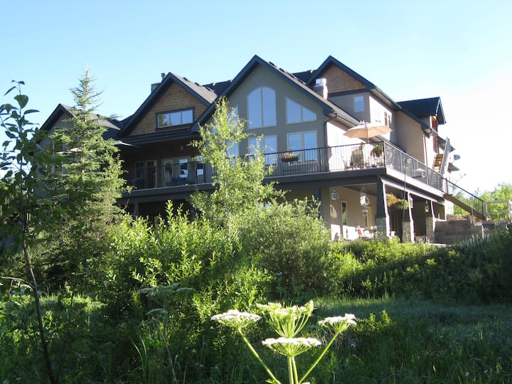 Edgewood Bed & Breakfast - Juniper Room - Black Diamond