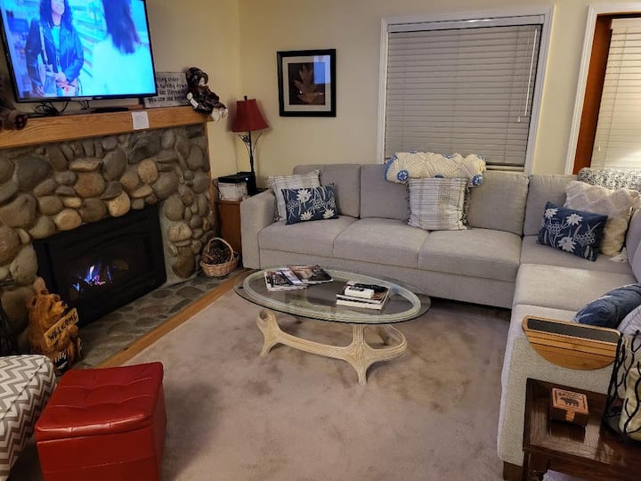 1 Bdr/1 Bath Ski Lease/jacuzzi Close By - Lake Tahoe