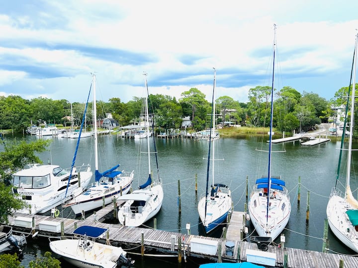 Drop Anchor Perfect Fall Getaway - Niceville, FL