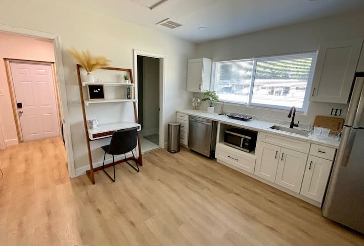 Brand New Studio Only 8mn Away To Clearwater Beach - Clearwater, FL