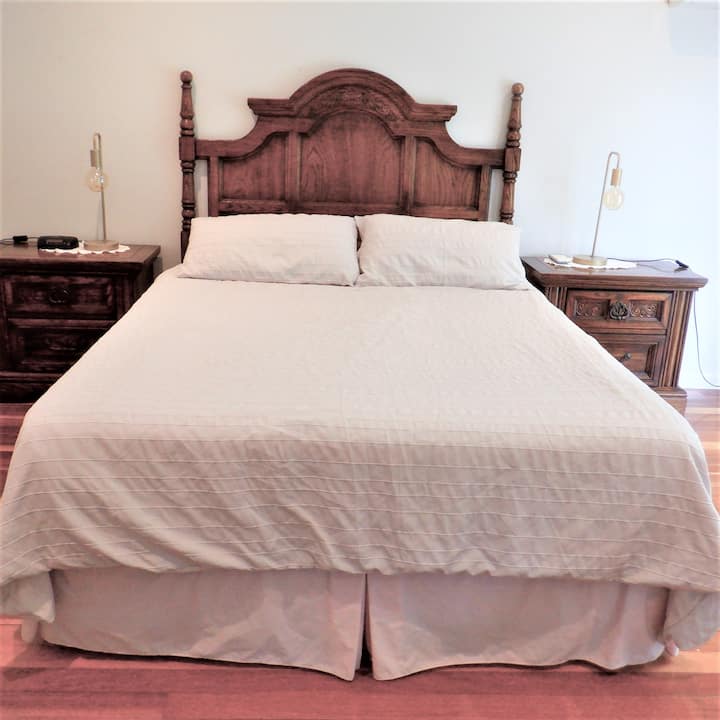 Queen Bed Suite; Loungeroom; Direct Beach Access - 에메랄드 비치