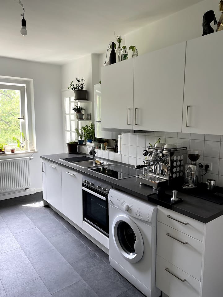 Quiet & Stylish Central Apt - Cafés & Dining Haven - Munich