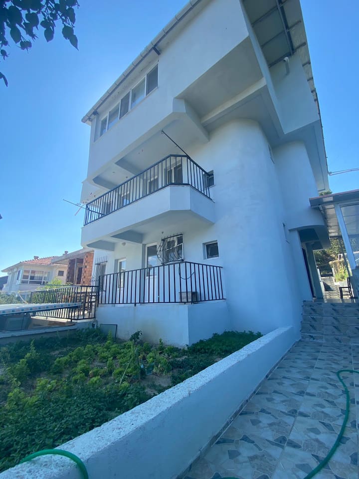 Deni̇ze Yakin Günlük Vi̇lla - Erdek