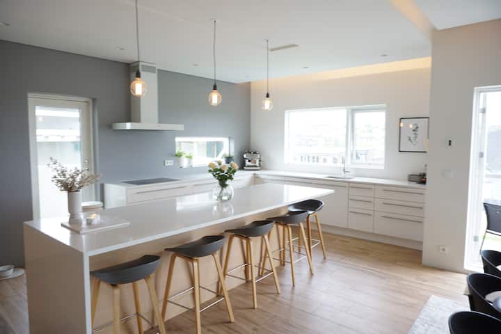 Elegant Modern 5 Bedroom Villa In Quiet Area - Reykjavik