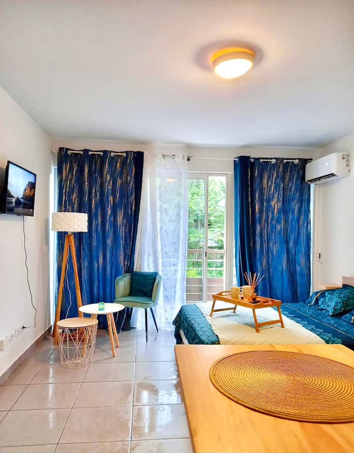 Studio Hibis Blue - Cayenne