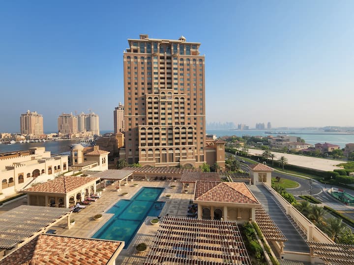 Lovely 4-bedroon Condo With Pool And Sea Views - Qatar