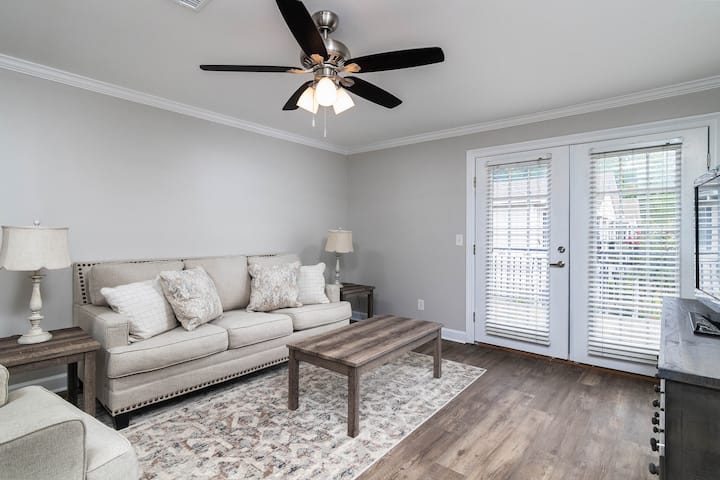 Lovely Upstairs 2-bedroom Condo With A Pool. - University of Mississippi, University