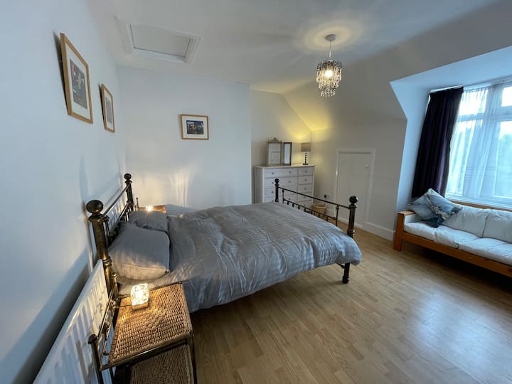 One Bedroom Flat In Epsom Surrey - Thames Ditton