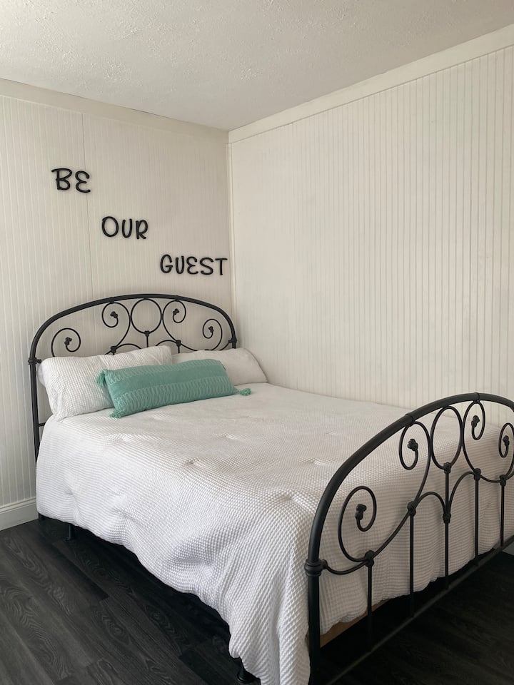 Rustic/peaceful 1 Bedroom Private Bathroom - Blacksburg, VA