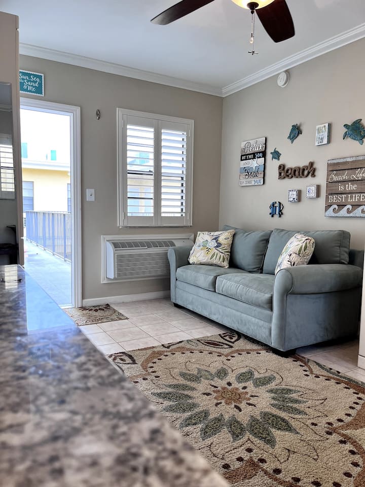 Hollywood Beach Studio With Free Parking And Pool - Hollywood, FL