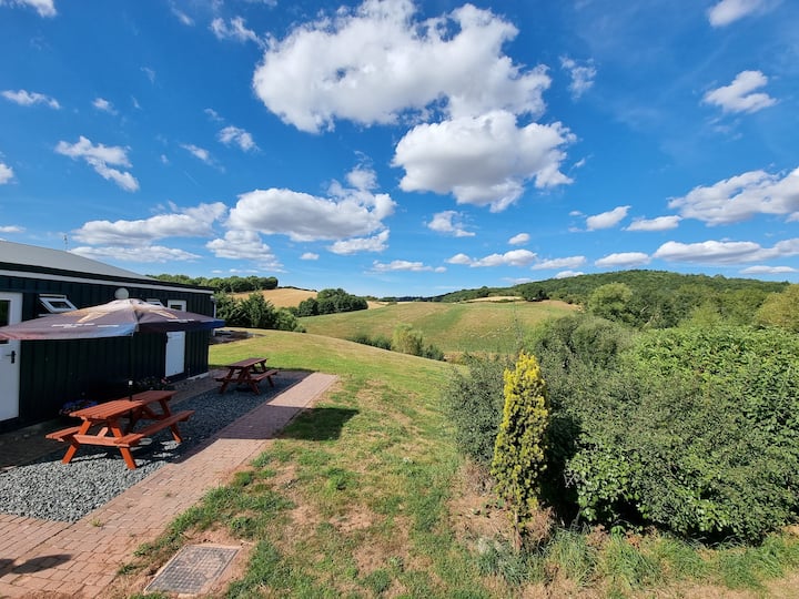 Old Hendre Farm - 'Buck Palace' - Usk
