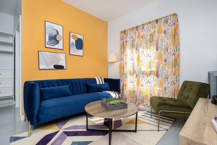 Modern Uptown Apartment - Clean & Close To Train! - Chicago, IL