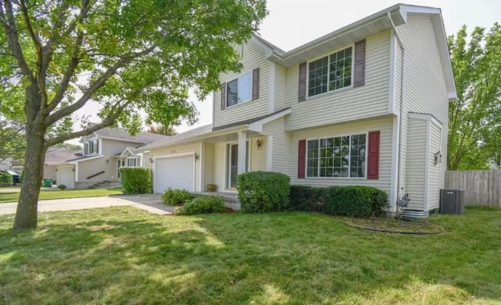 Spacious House With Fenced-in Yard - Ankeny, IA
