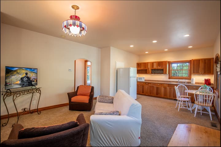Secluded Pet Friendly Close To Town Guesthouse - Durango, CO
