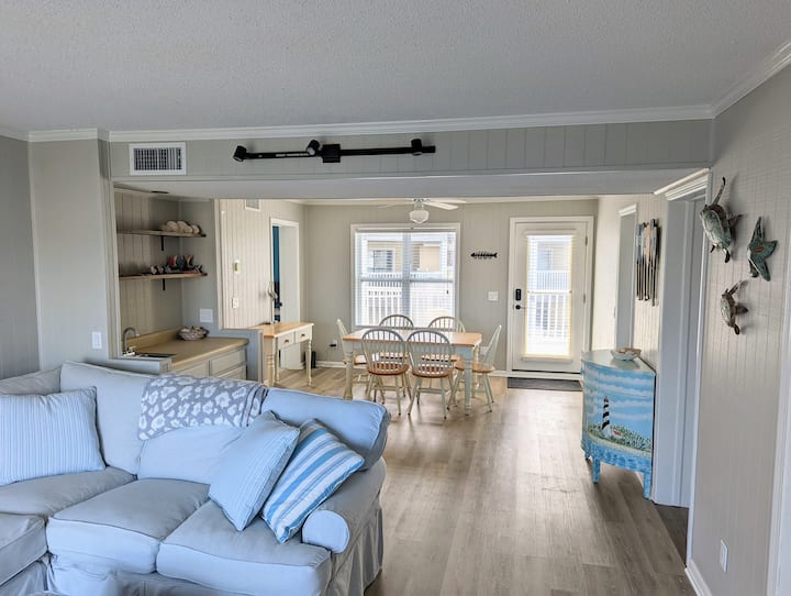 Ocean Isle Family Fun: Condo Steps From The Sand! - Ocean Isle Beach, NC