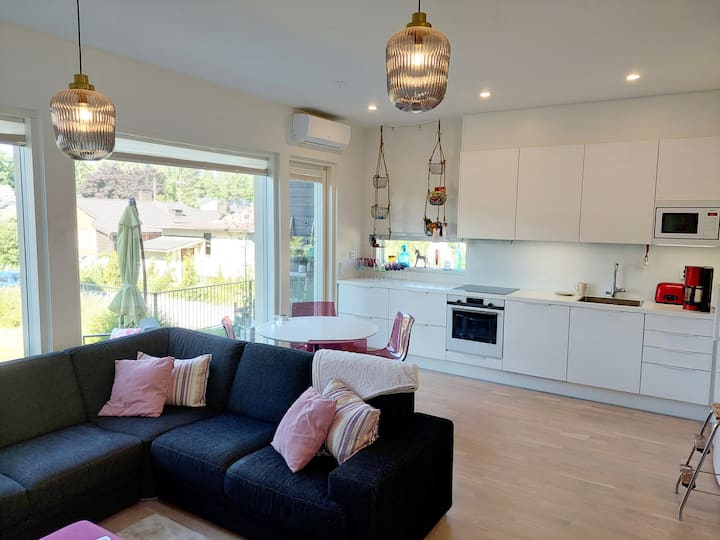 Uudehko Paritalokolmio,rauhallinen Ja Vehreä Seutu - Helsinki