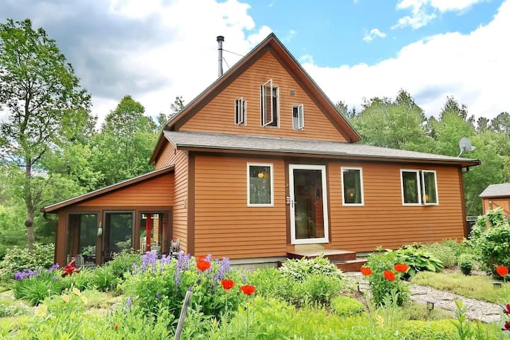 Welcome To “The Tulip” Riverfront Post & Beam - Bretton Woods, NH