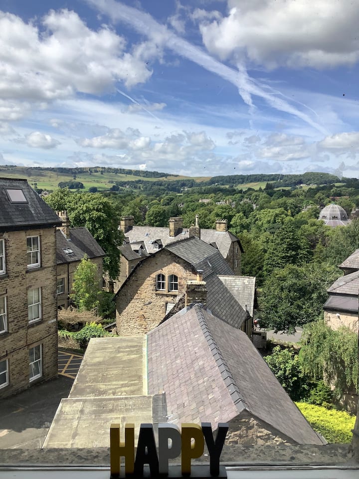 Buxton Marketplace. Flat 7 - Castleton