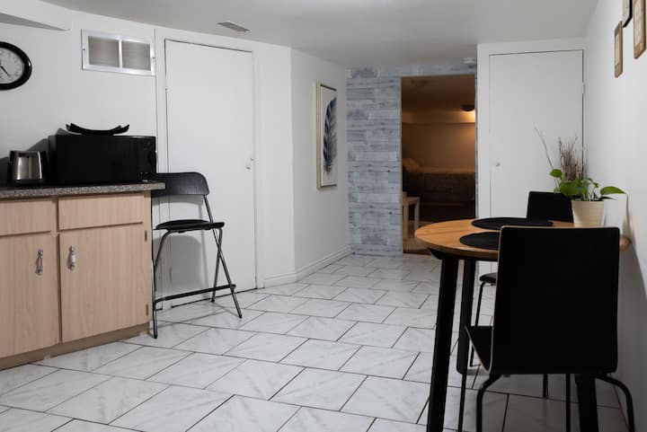 Big And Cozy Guest Suit In Toronto - Toronto