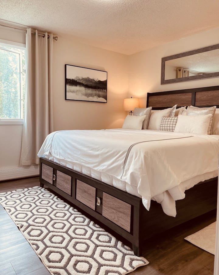 Clean  Roomy  Newly Renovated  Great Home Base. - Fairbanks, AK