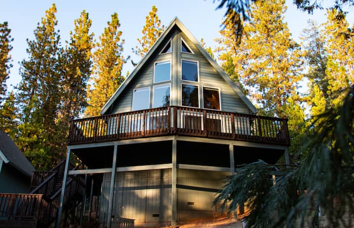 Chalet W/ Hot Tub + Bar + Bocce - Arnold, CA