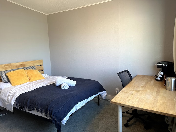 Quiet Room #4 With Free Parking - Mountain View, CA