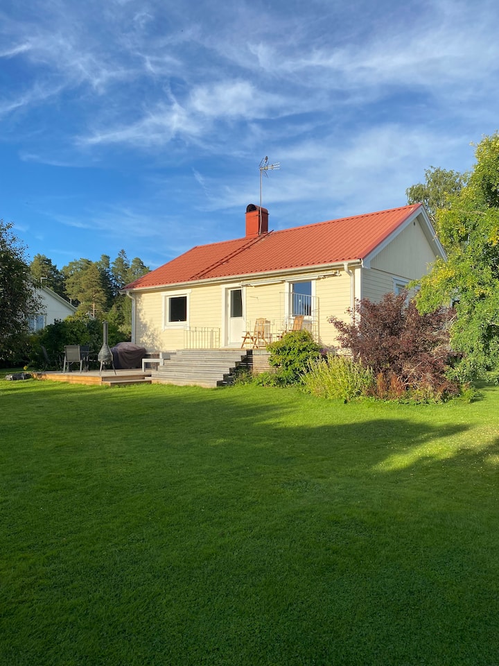 Trevligt Hus Med Solig Trädgård - Askersund