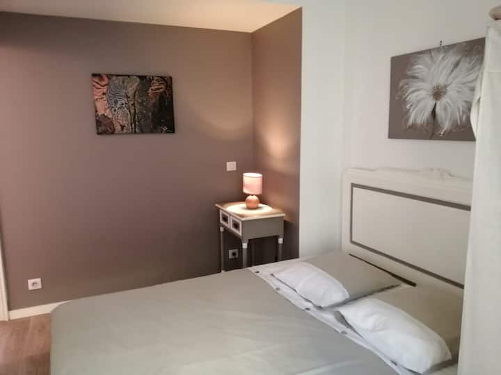 Gien: T2 Cosi Au Pied Du Château - Gien