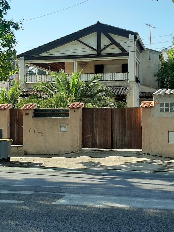 Chambre Simple Dans Villa à Toulon Ouest - Toulon