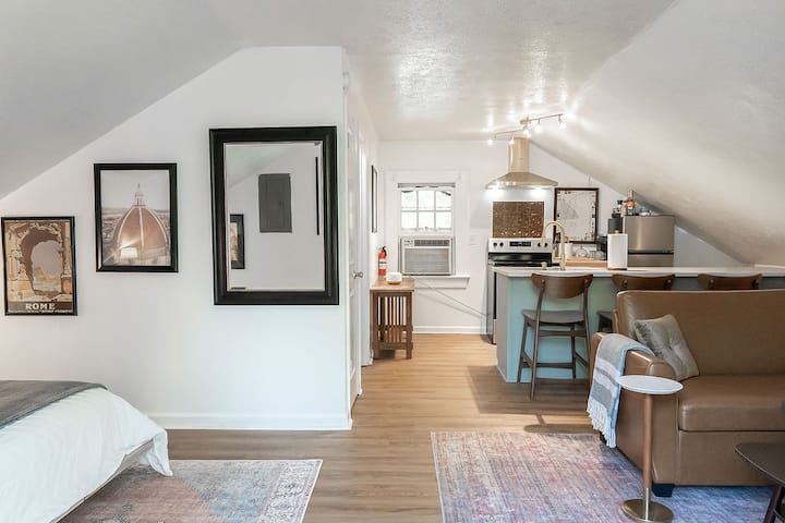 The Loft At Park Place - Cozy Studio On The Park! - Columbus, GA