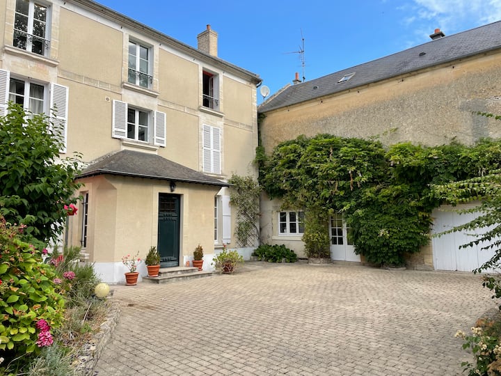 Family house with large garden and fireplace - Houses for Rent in ...