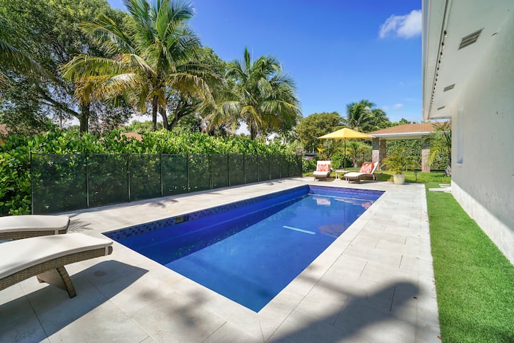 Palm Beach 3 Br Home! Pool & Large Patio - West Palm Beach, FL