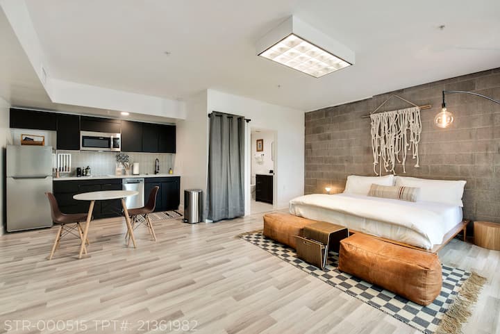Sun's Studio Apartment With Pool! - Tempe, AZ