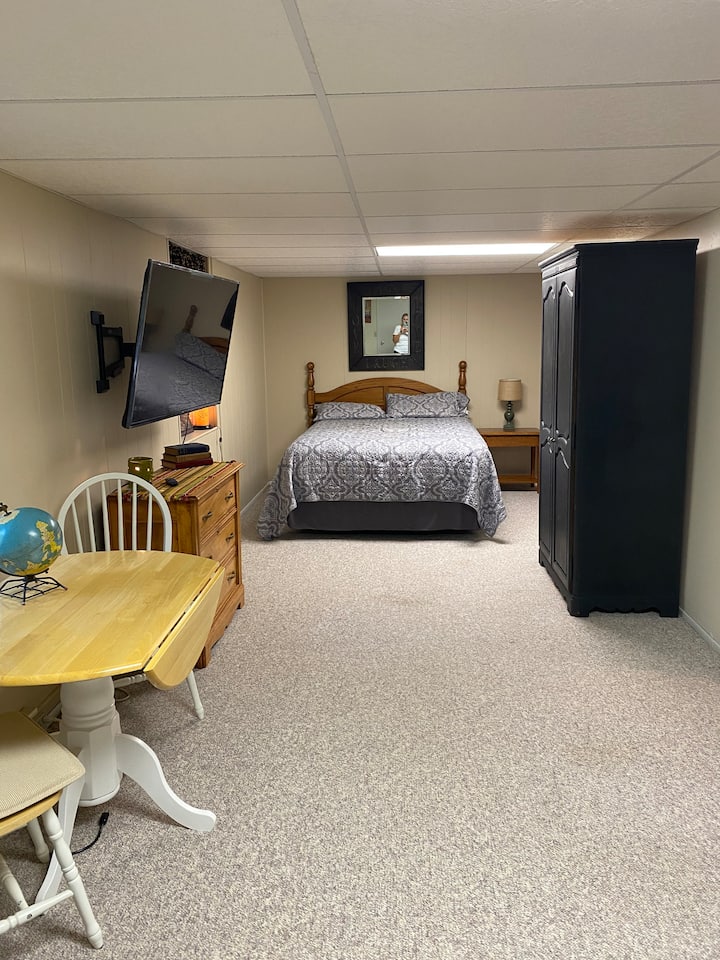 Lovely One Room Rental Unit Only A Mile From Lake - Ontario, NY