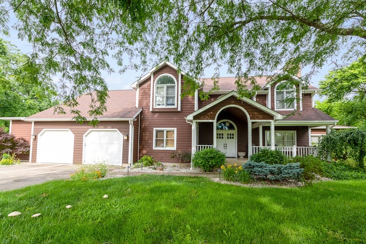 Cheerful 6-bedroom Villa With Fishing Pond. - Fantasy Farm, Middletown