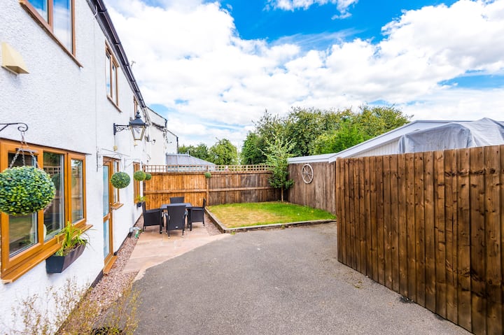 Charming Cottage, Ideal For Families, Free Parking - Chester