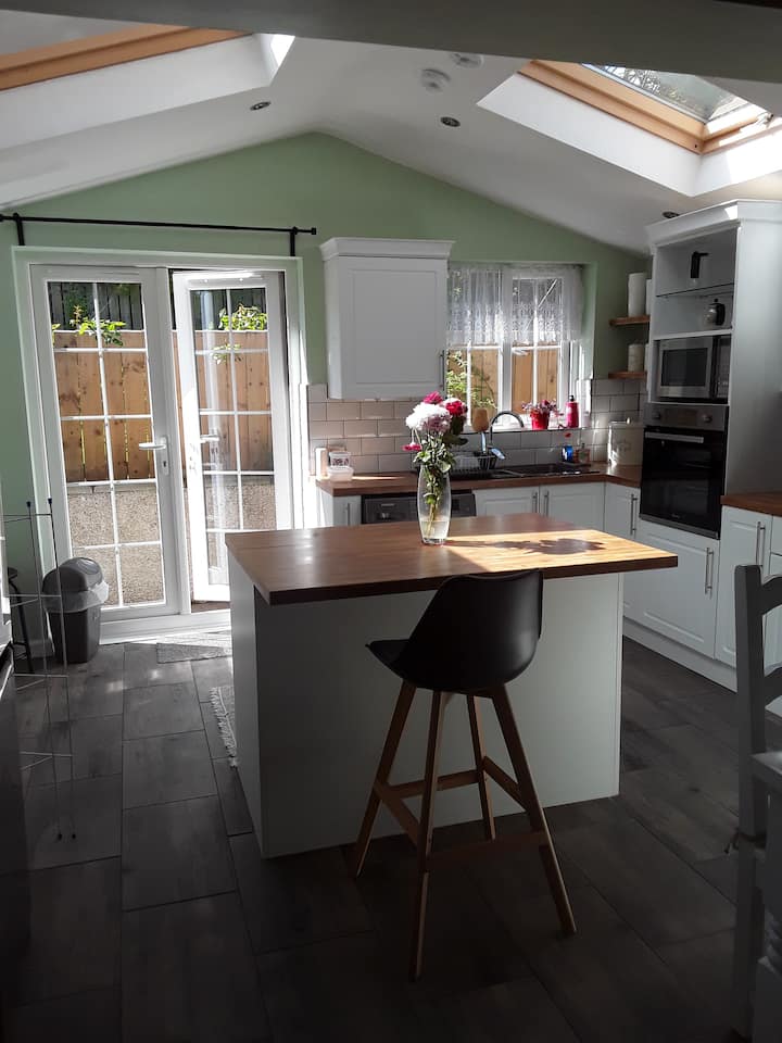 Lovely Spacious,peaceful  Home,free Parking. - Solitude