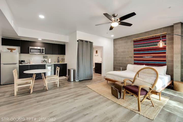 Jupiter's Studio Apartment With Pool! - 템피