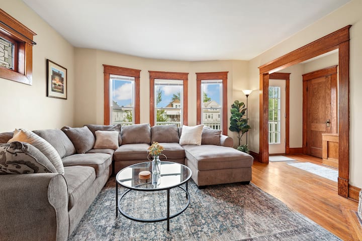 Cozy 3 Bedroom 2 Full Bath - Free Parking + More! - Buffalo, NY