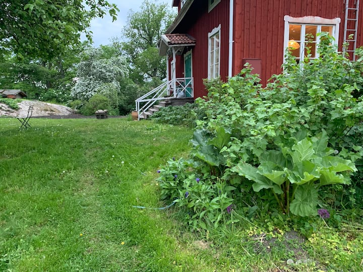 Vacker Villa Med Sjöutsikt Och Odlingar - Gnesta