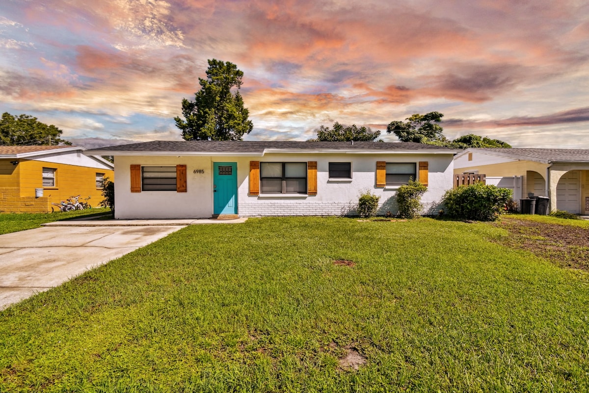 Insta Worthy Retreat - putt putt | Arcade | Bar - Houses for Rent in ...