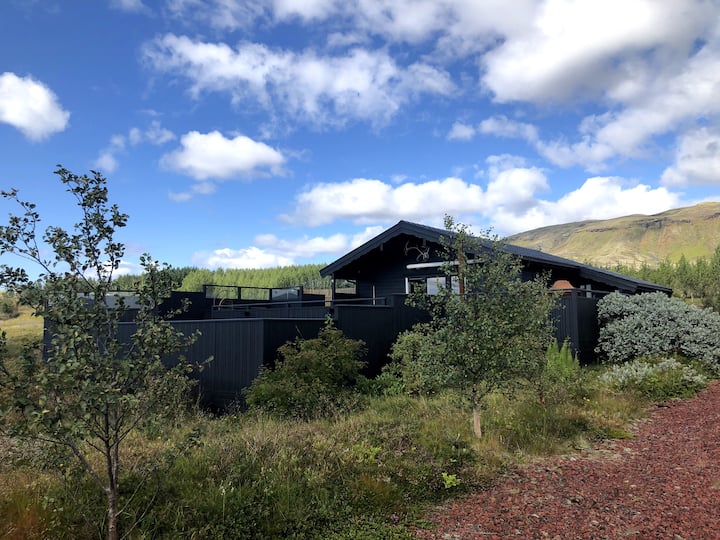 Luxury Villa In Golden Circle With Mountain View - Iceland