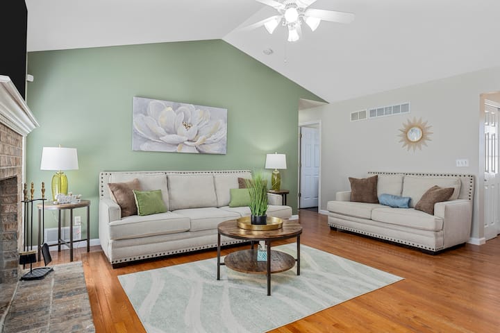 Sage Haven Ranch Retreat|large Yard| Fire Pit|bbq - O'Fallon, MO