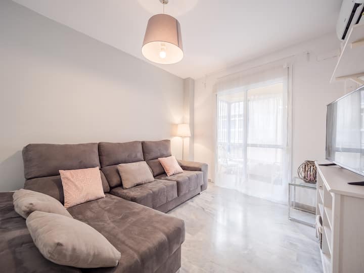 Lovely Spacious 2 Bedroom, 2 Bathroom With Terrace - Málaga